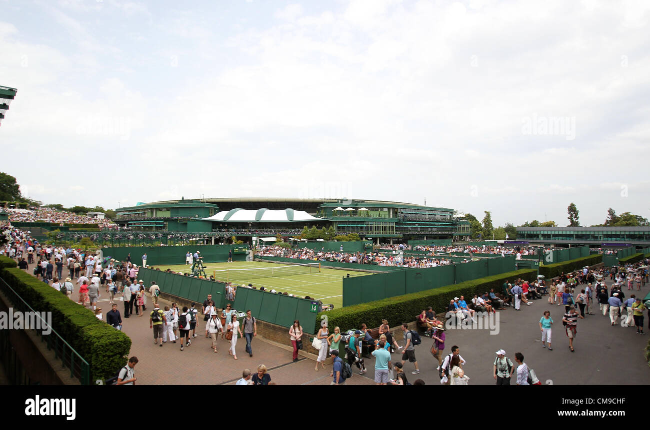 Court on day four wimbledon championships all england lawn tennis hi ...