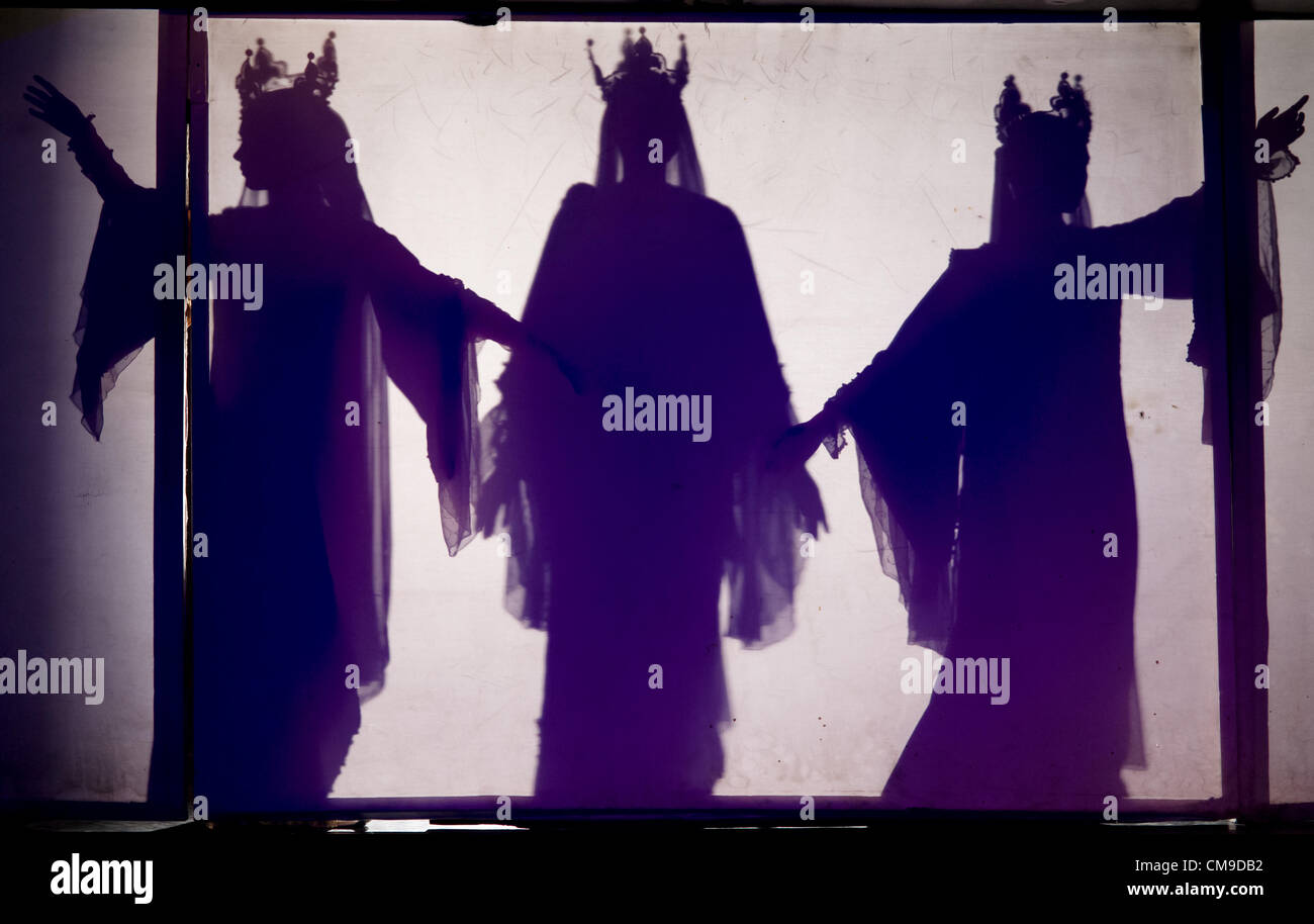 Georgian dance hi-res stock photography and images - Alamy