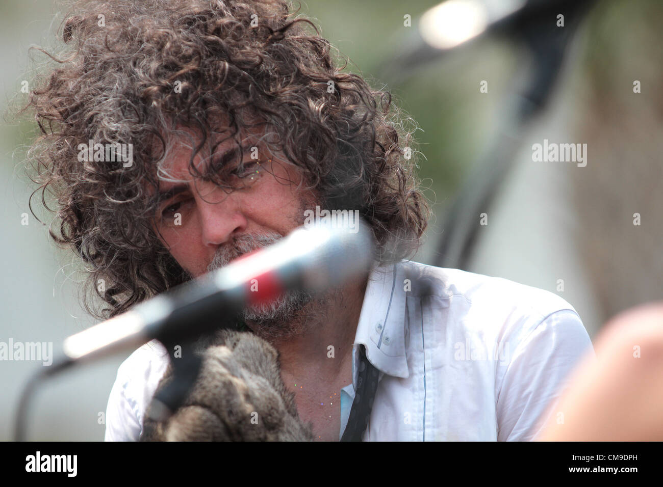 Lead singer of flaming lips hi-res stock photography and images - Alamy