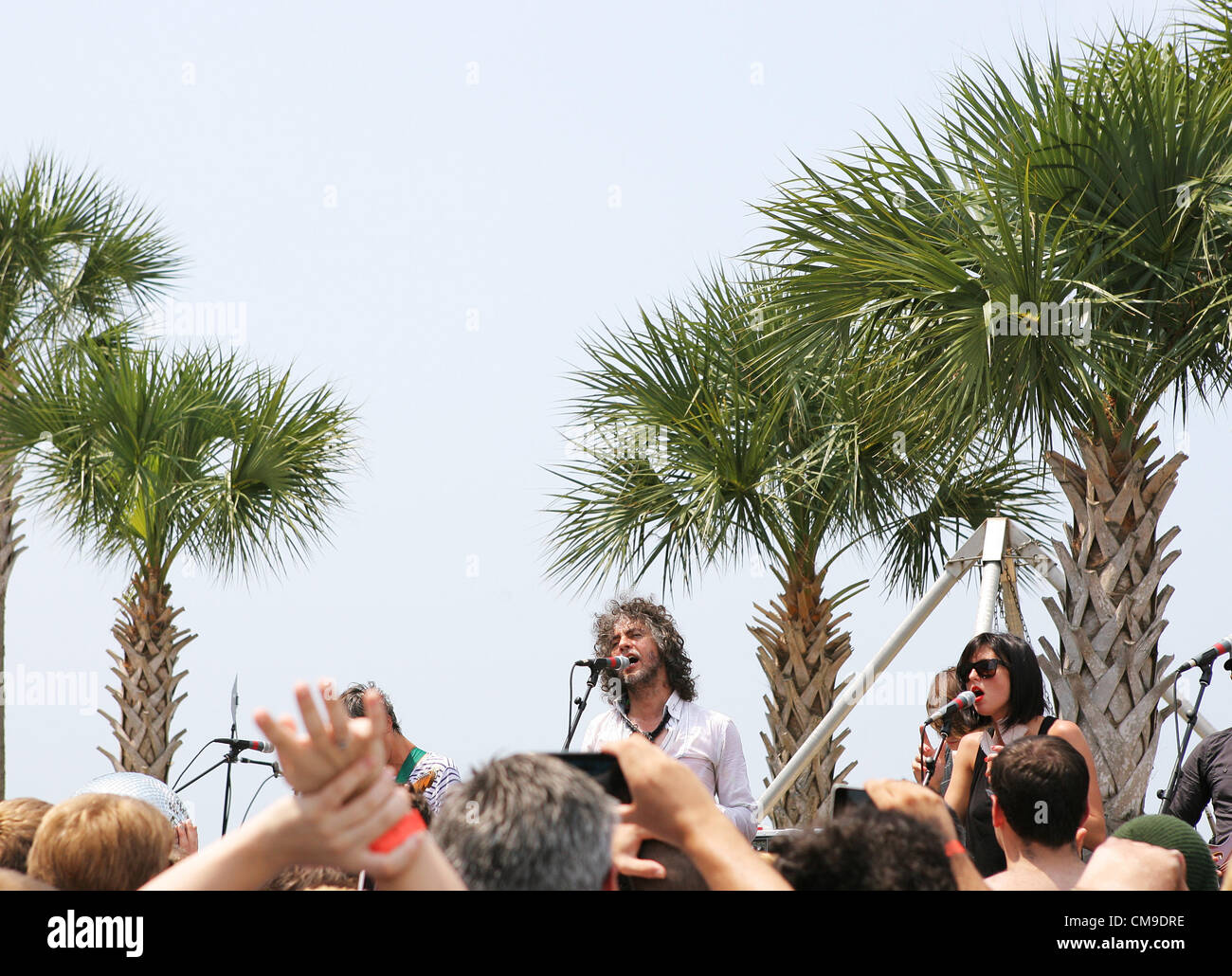 Phantogram wayne coyne hi-res stock photography and images - Alamy