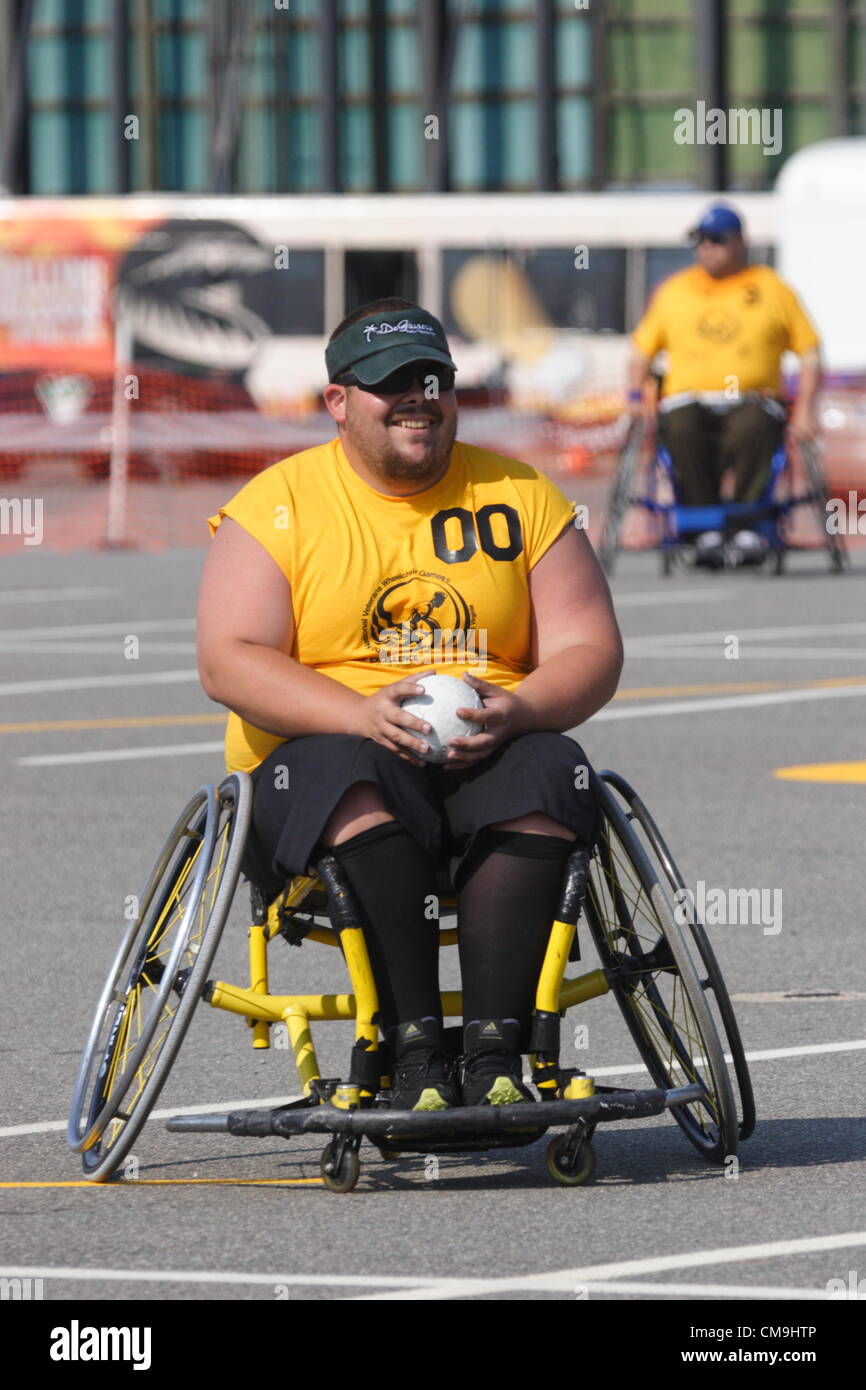 Wheelchair softball hi-res stock photography and images - Alamy