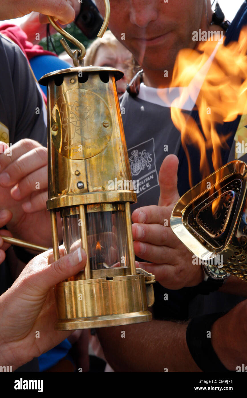 Lighting of the olympic flame hi-res stock photography and images - Alamy