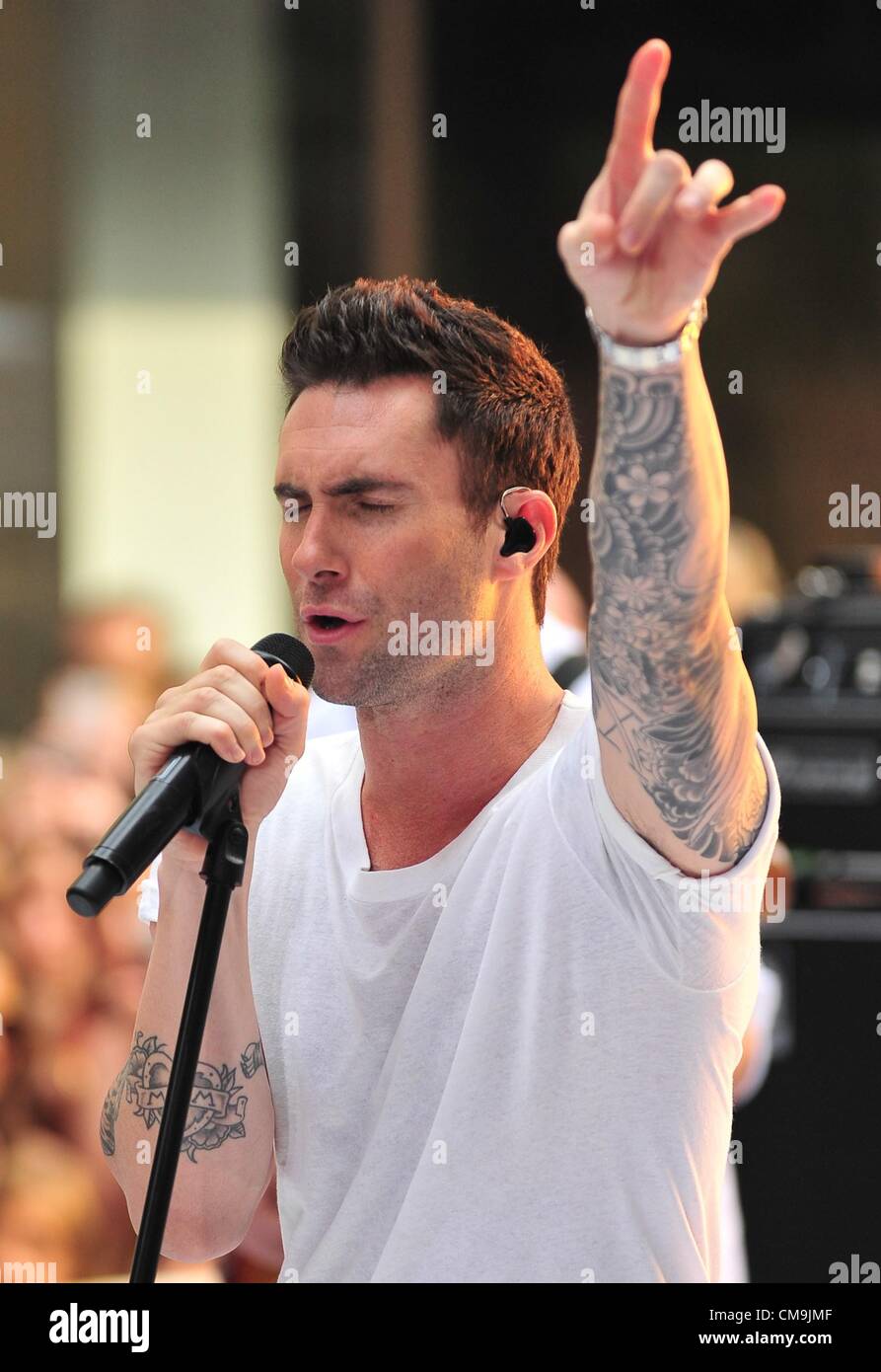 Adam levine on stage nbc hi-res stock photography and images - Alamy