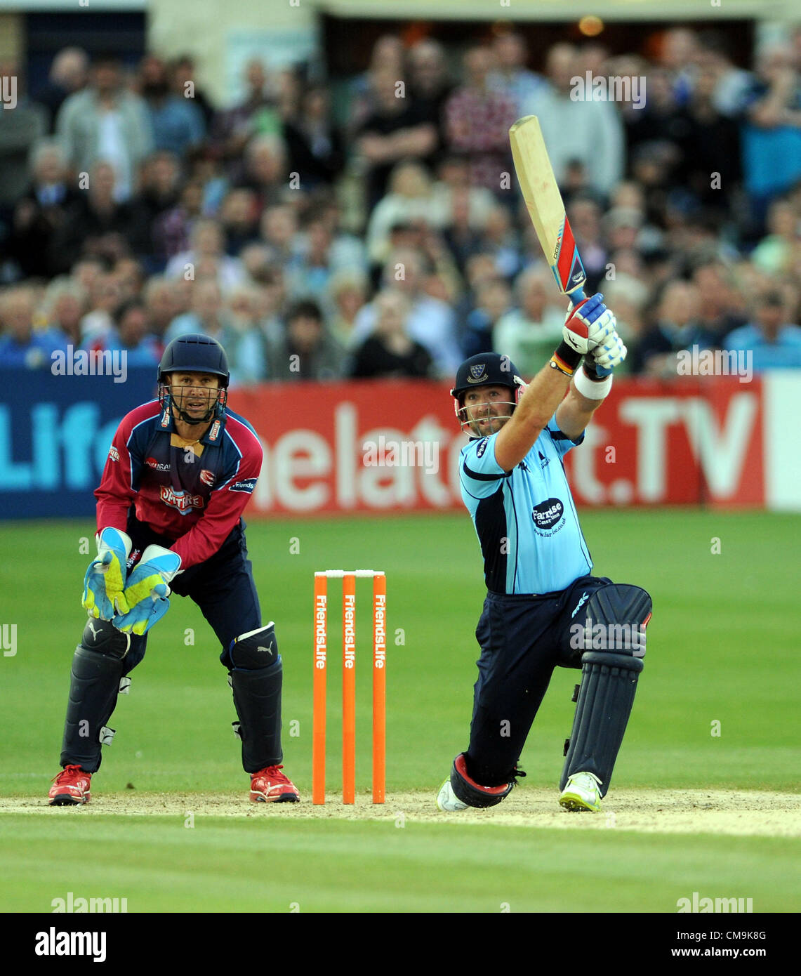 Matt prior bat hi-res stock photography and images - Alamy