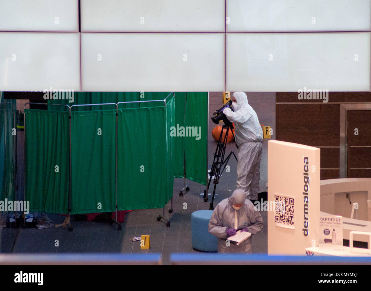 Stabbing green screen hi-res stock photography and images - Alamy