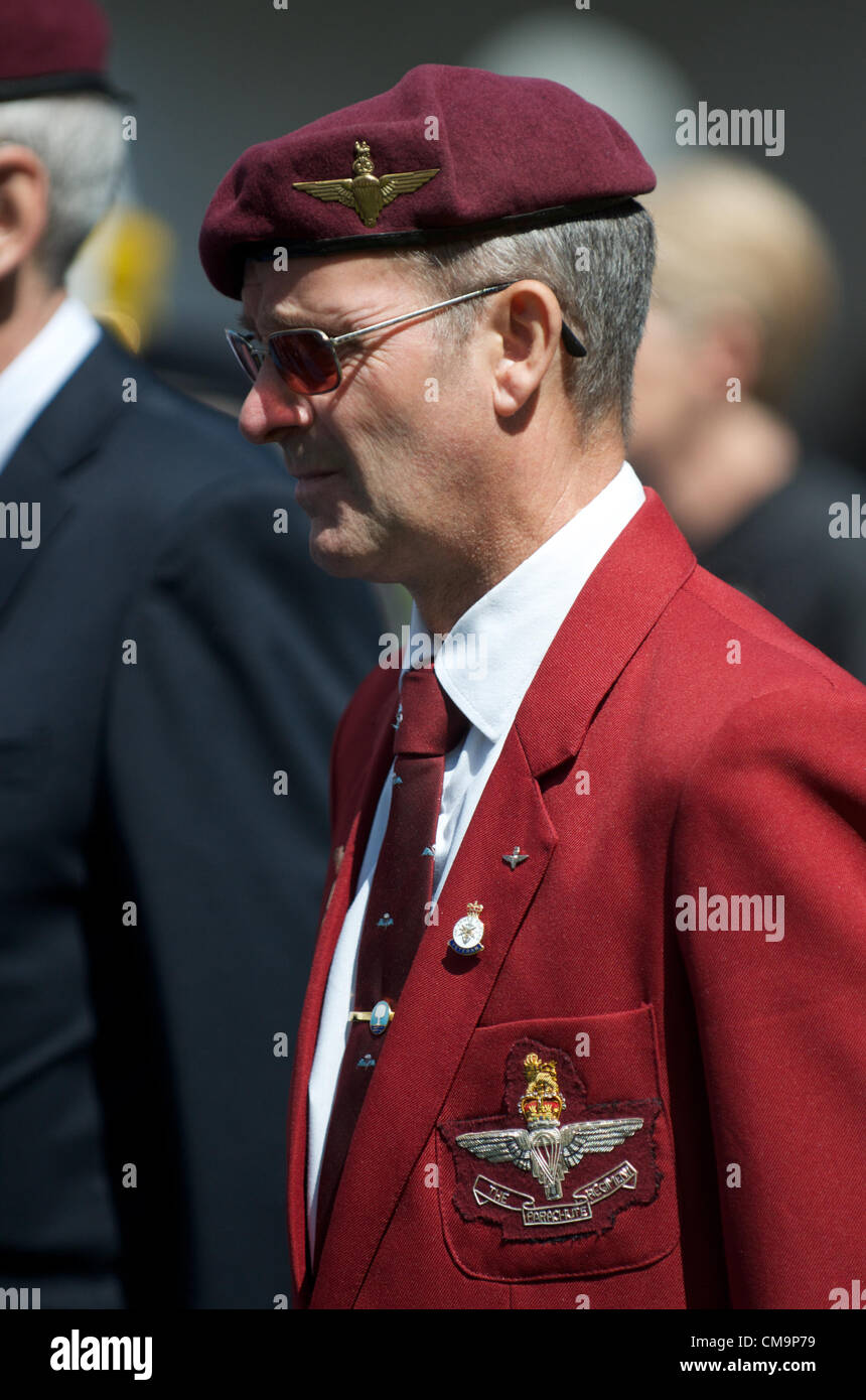 Parachute regiment beret hi-res stock photography and images - Alamy