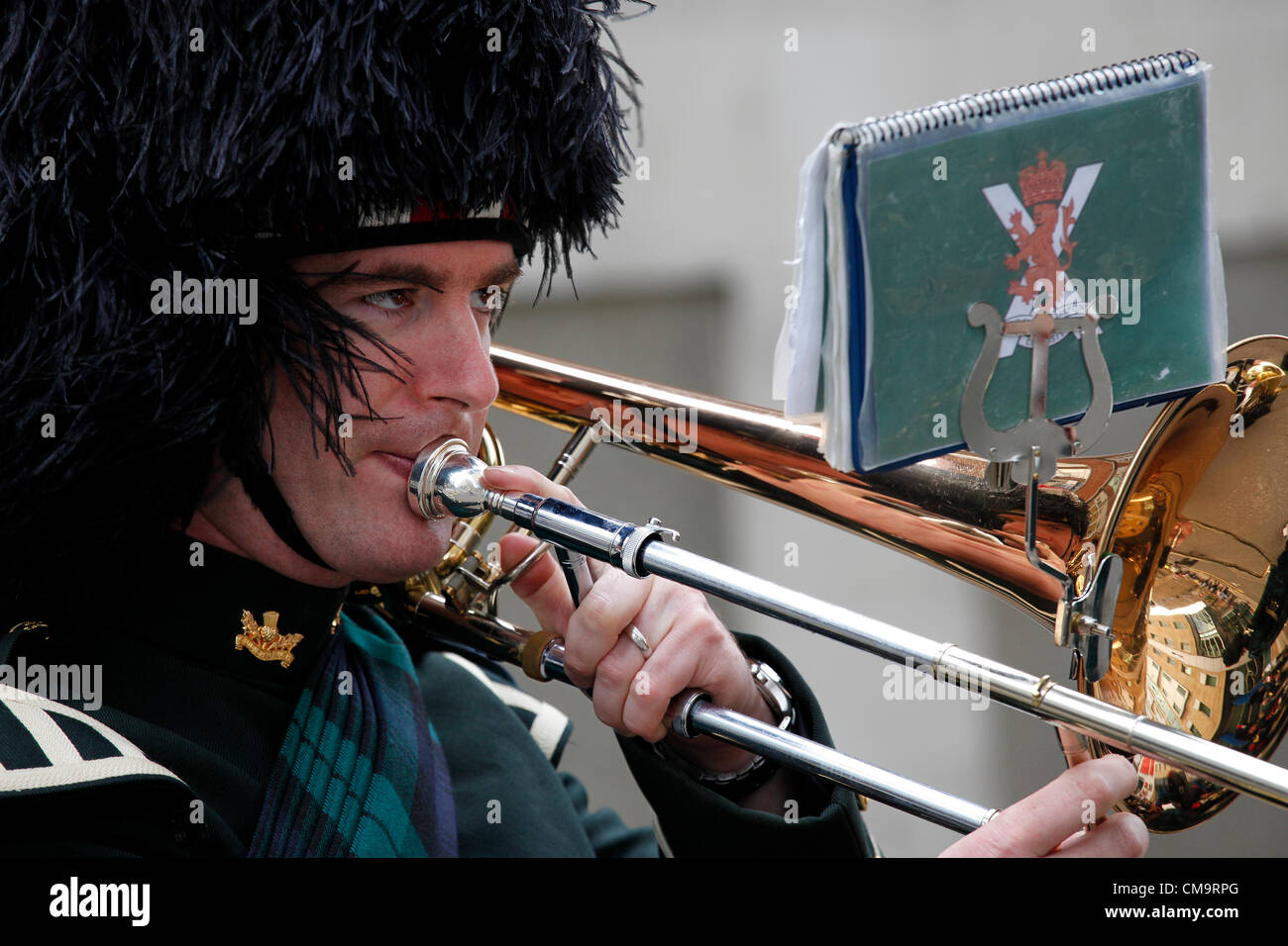 Scottish military uniform hi-res stock photography and images - Alamy