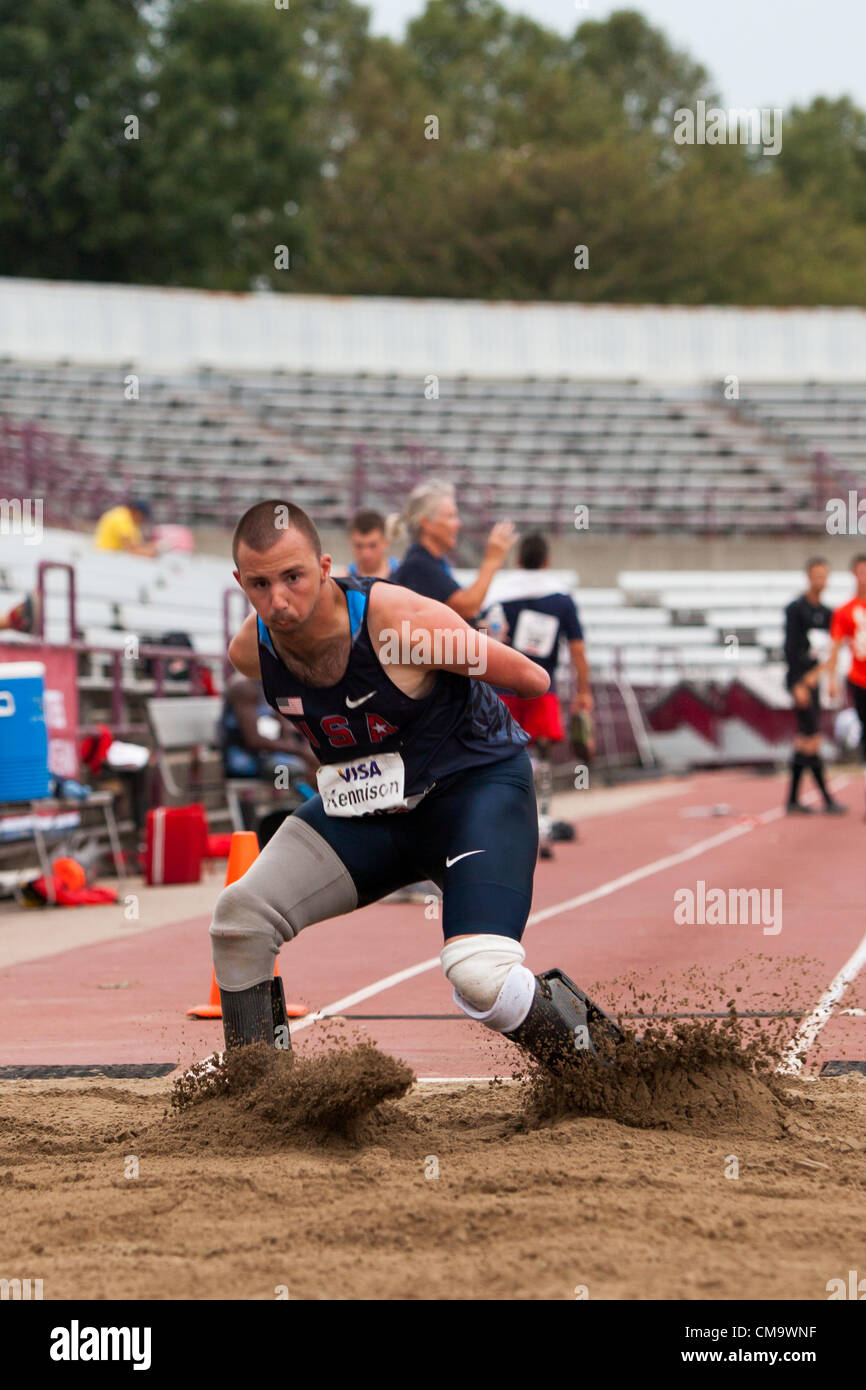 Paralympic athlete competing hi-res stock photography and images - Alamy