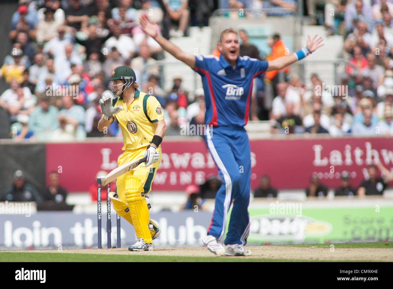 Stuart broad batting england hi-res stock photography and images - Alamy