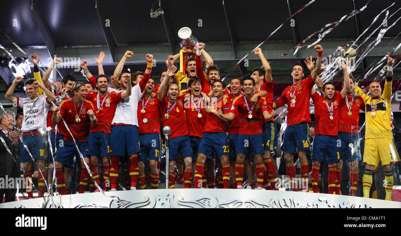 Spain euro 2012 final trophy hi-res stock photography and images - Alamy
