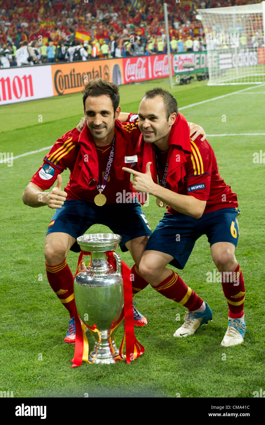 Spain euro 2012 final trophy hi-res stock photography and images - Alamy