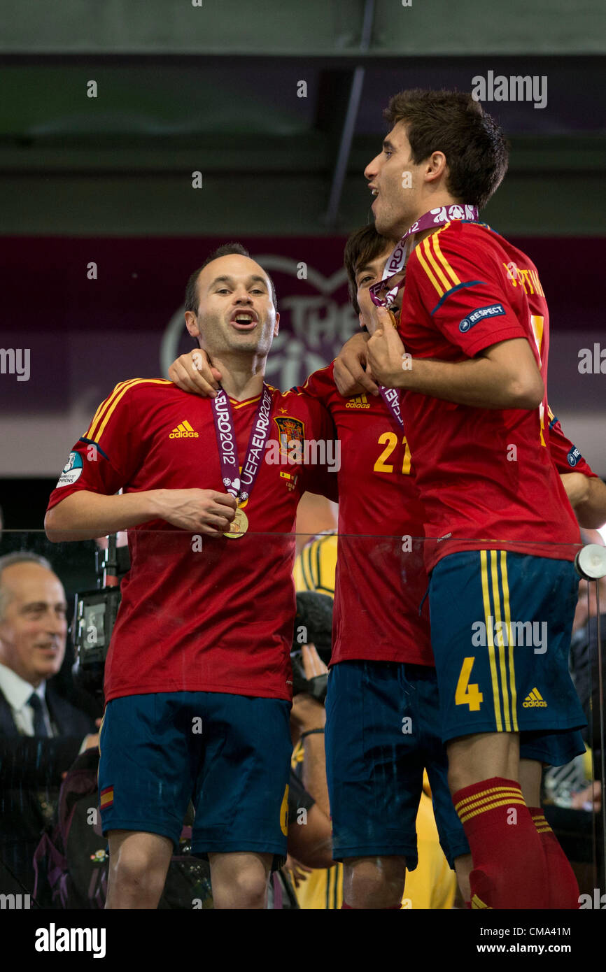 David silva trophy hi-res stock photography and images - Alamy