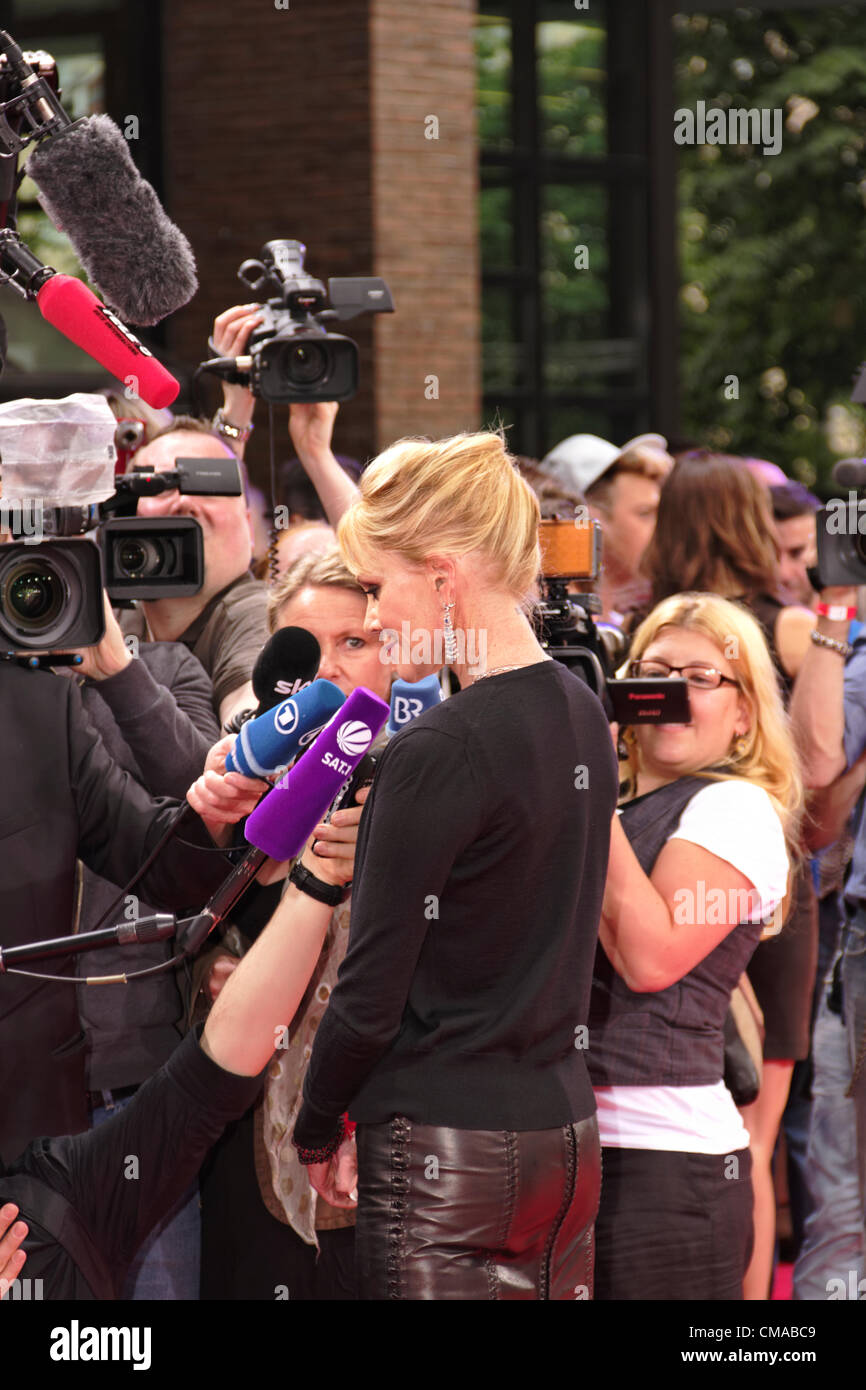 Interview movie star hi-res stock photography and images - Alamy