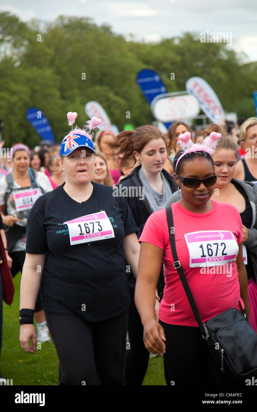 Cancer research uk walk hi-res stock photography and images - Alamy