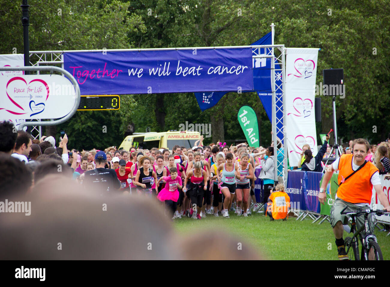 Cancer charity run uk hi-res stock photography and images - Alamy