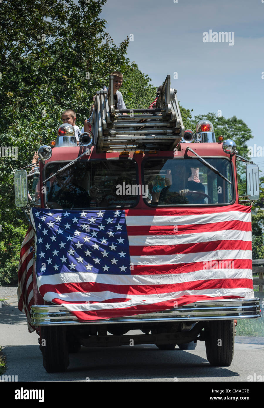 Niantic, Connecticut, July 4, 2012 - Residents celebrate Independence ...