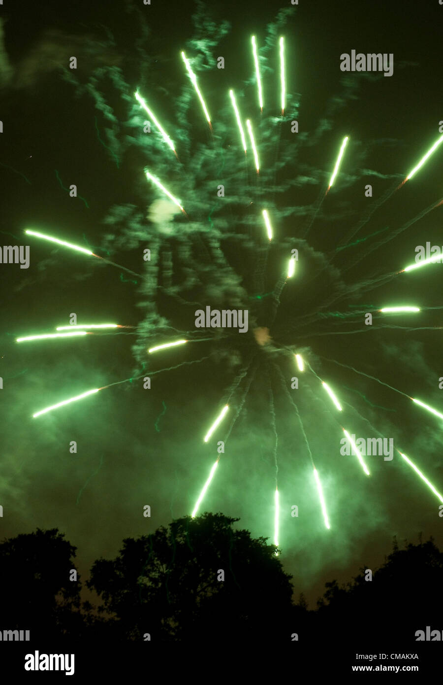 Shell burst hi-res stock photography and images - Alamy