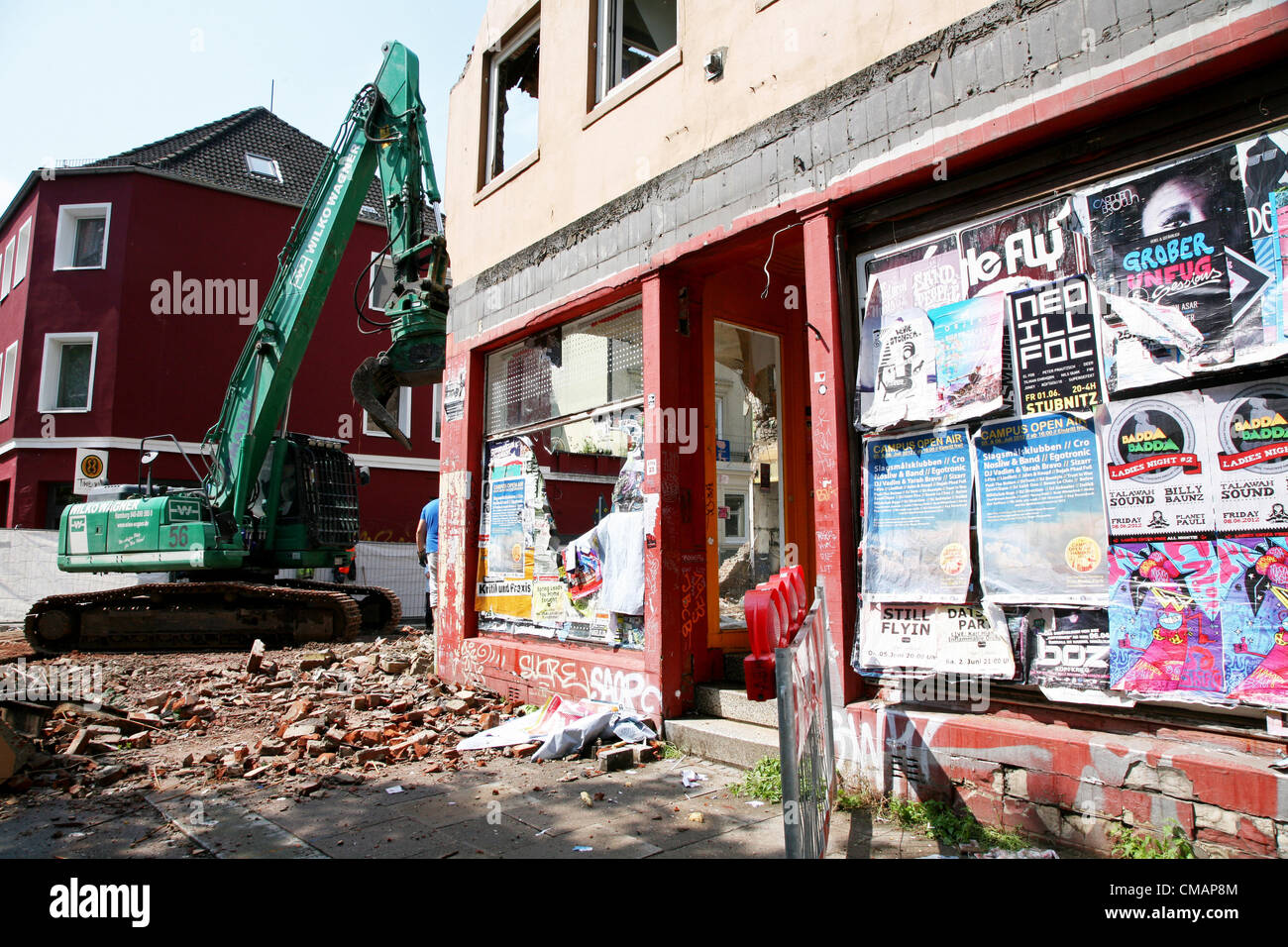 Pulling down bar hi-res stock photography and images - Alamy