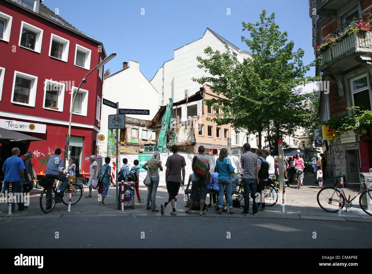 Breaking down the house Stock Photo - Alamy