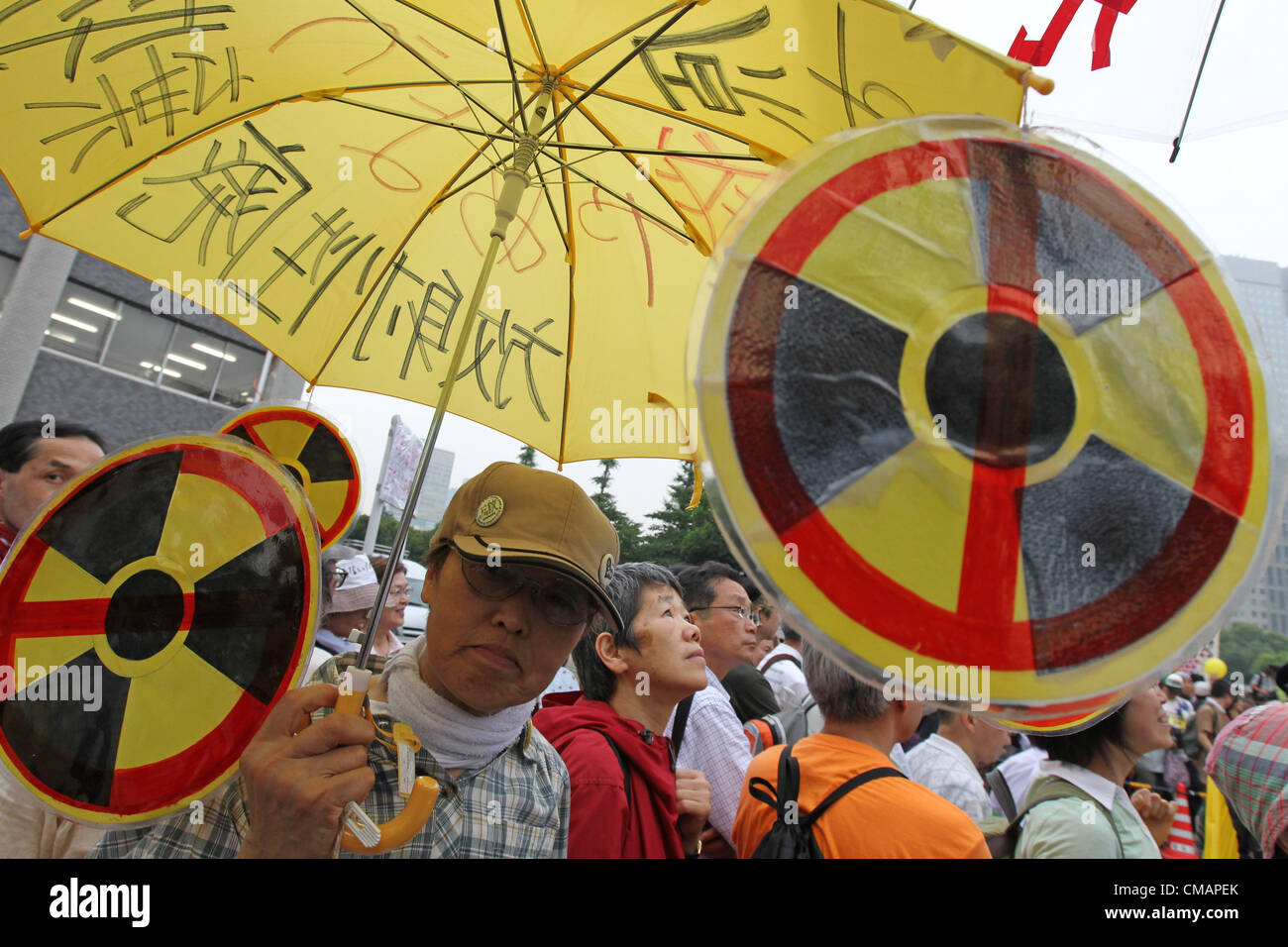Feb. 25, 2009 - Tokyo, Japan - Japanese people protest against the ...