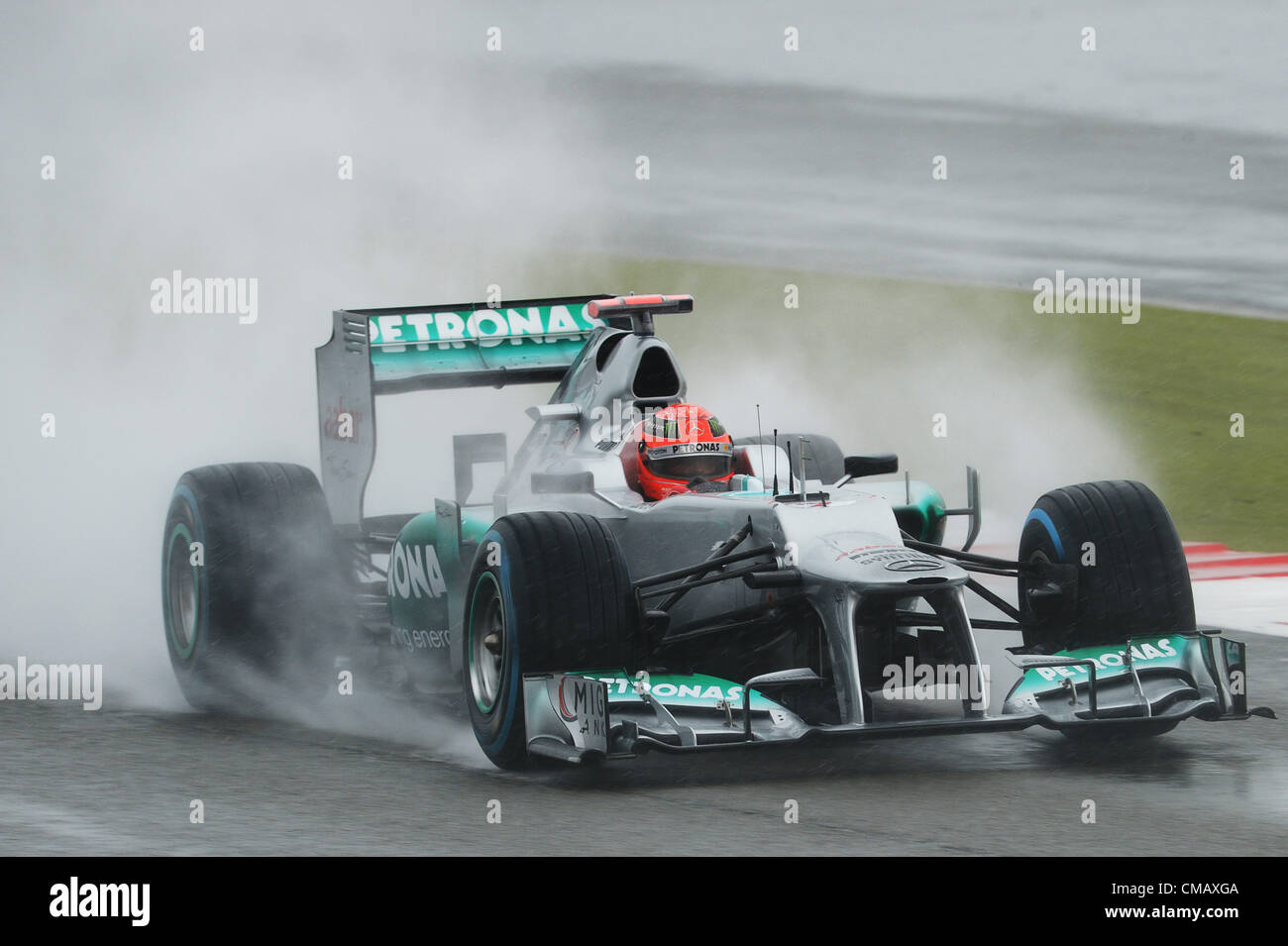 Mercedes amg f1 in rain hi-res stock photography and images - Alamy
