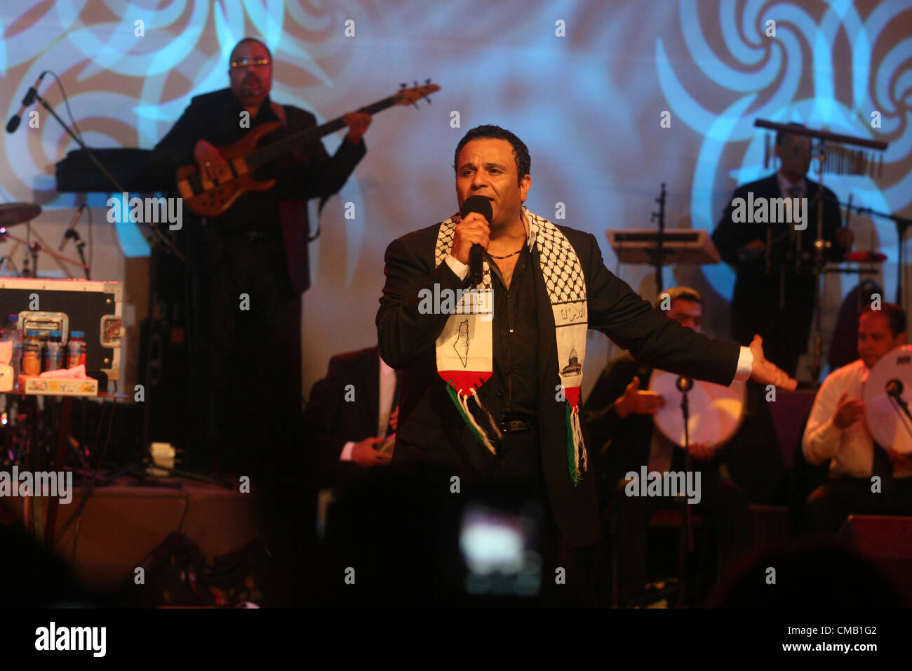 Egyptian singer mohamed fouad hi-res stock photography and images - Alamy