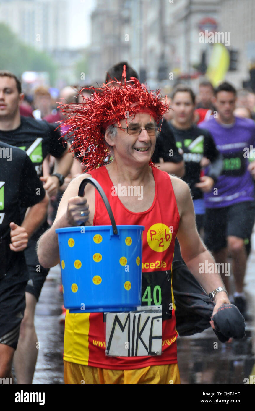 Piccadilly, London, UK. 8th July 2012. Charity runner 'Mike' does the ...