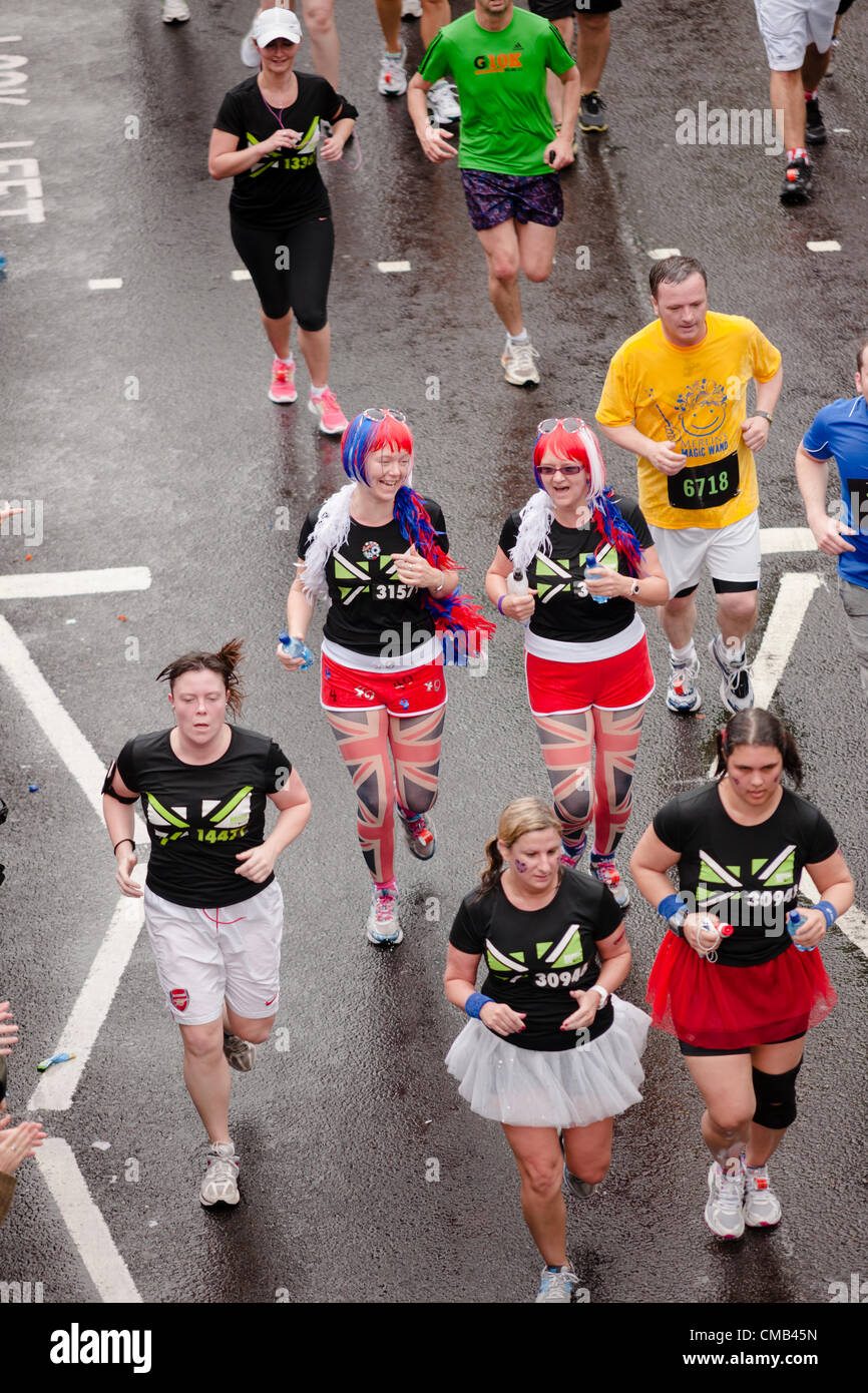 View from the Golden Jubilee/Hungerford Bridge of runners of the Nike ...