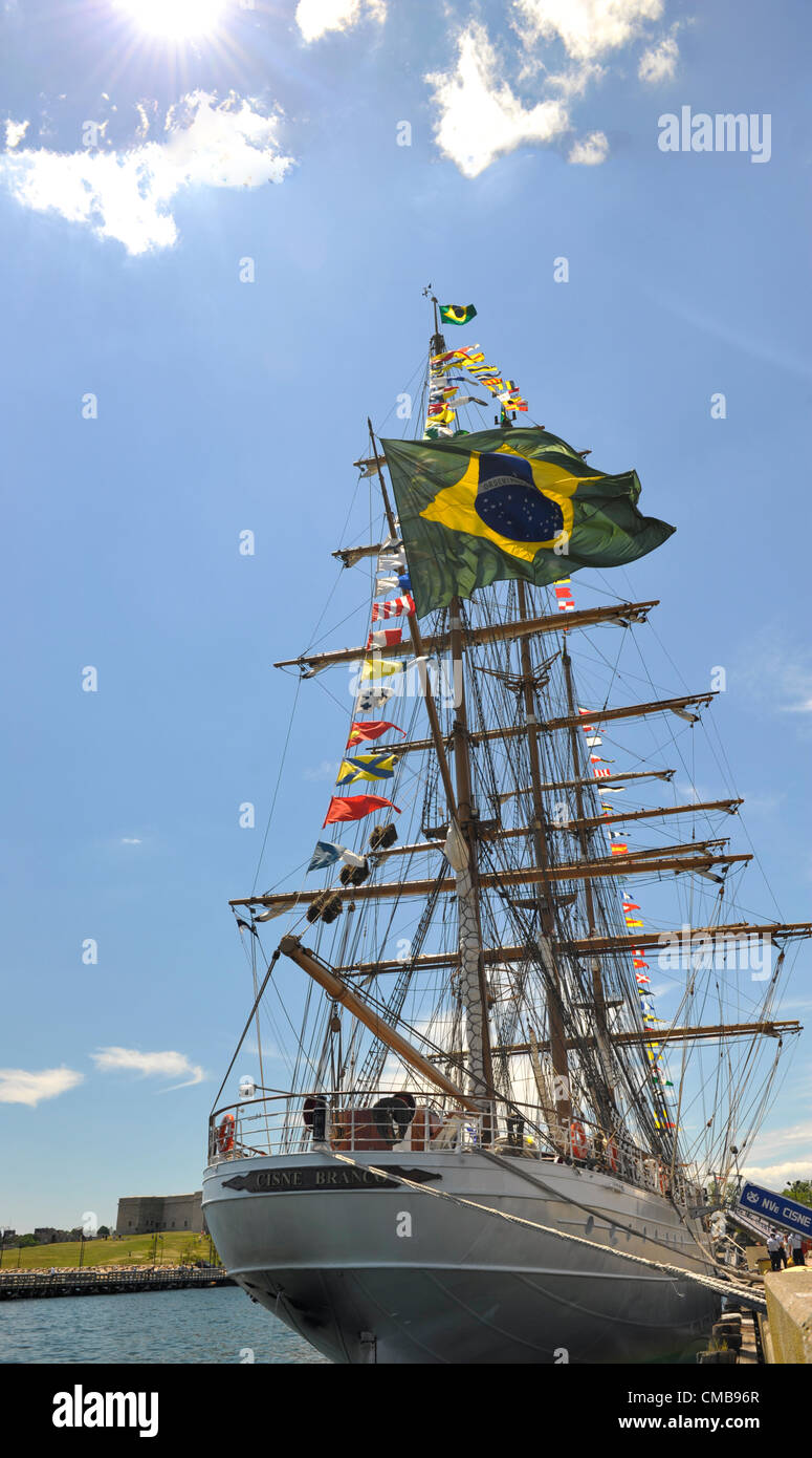 Navy ship signal flag signal flags hi-res stock photography and images ...