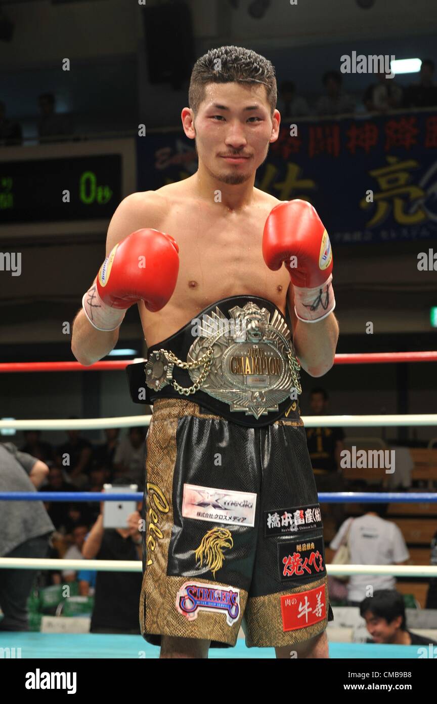 Ryosuke Iwasa, JULY 7, 2012 - Boxing : Ryosuke Iwasa poses with his ...