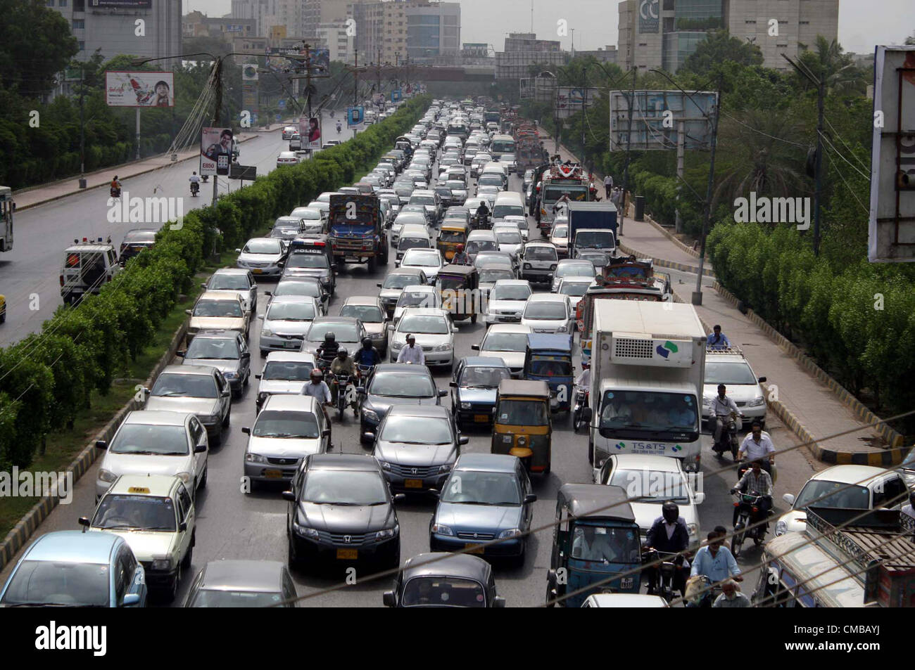 Karachi traffic jam hi-res stock photography and images - Alamy