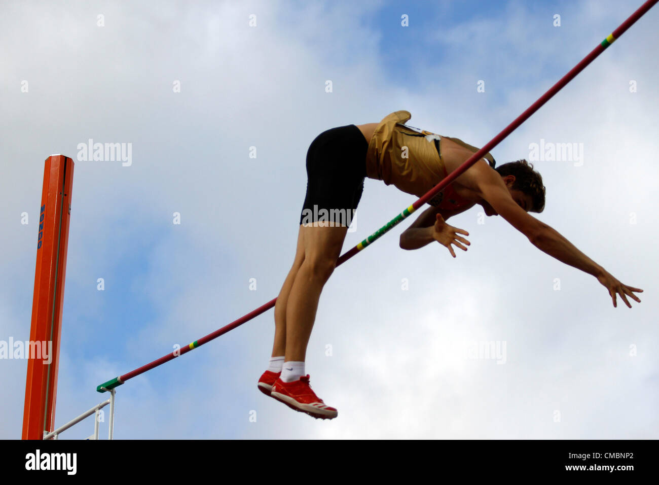 Pole vault men hi-res stock photography and images - Alamy