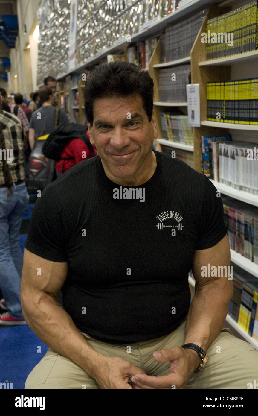 Incredible hulk lou ferrigno at comic con international hi-res stock ...
