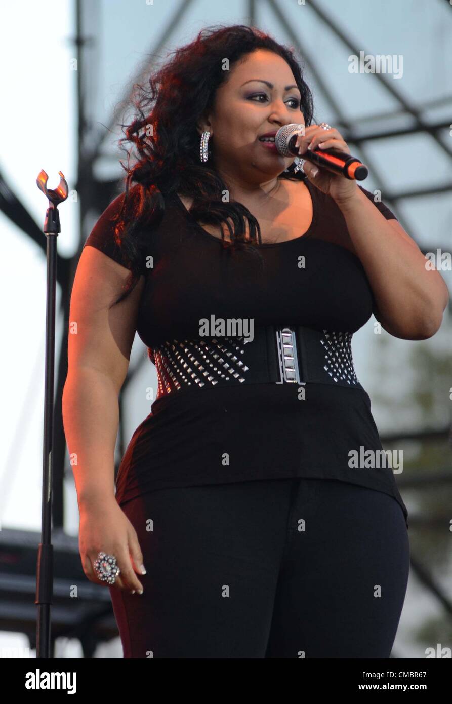 New York, USA. Rose Royce, Gwen Dickey on stage for Seaside Summer ...