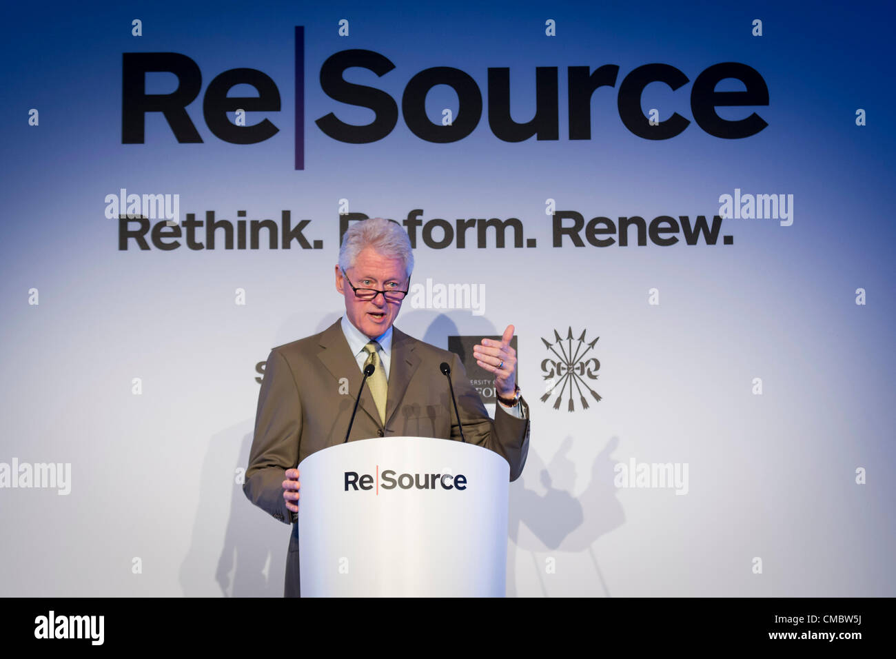 President bill clinton foundation hi-res stock photography and images ...