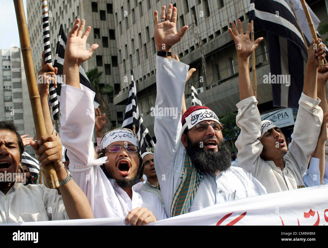 Activists of Jamiat-e-Ulema Islam (JUI) chant slogans against reopen of ...