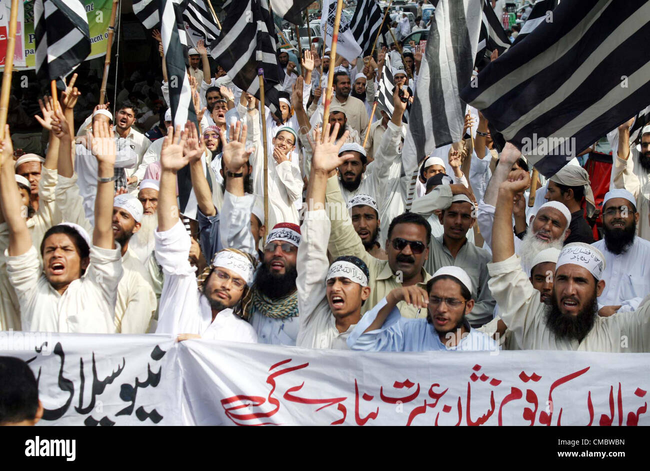 Activists of Jamiat-e-Ulema Islam (JUI) chant slogans against reopen of ...