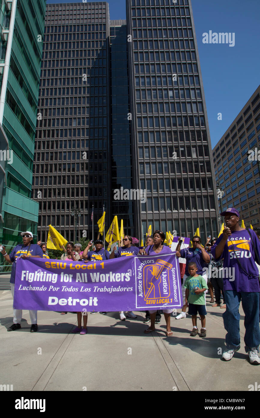 Detroit, Michigan - Janitors march through downtown Detroit, calling ...