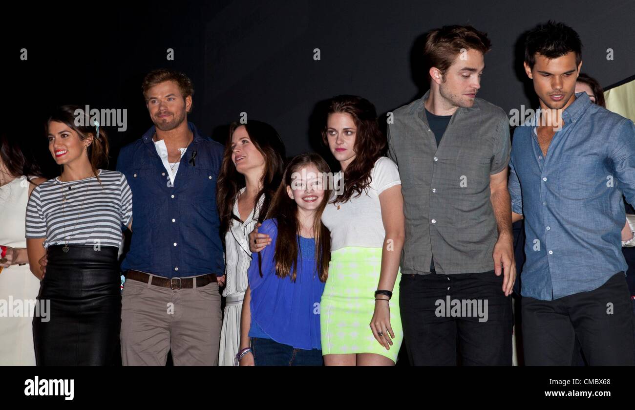 Kristen stewart 2012 comic con twilight saga hi-res stock photography ...