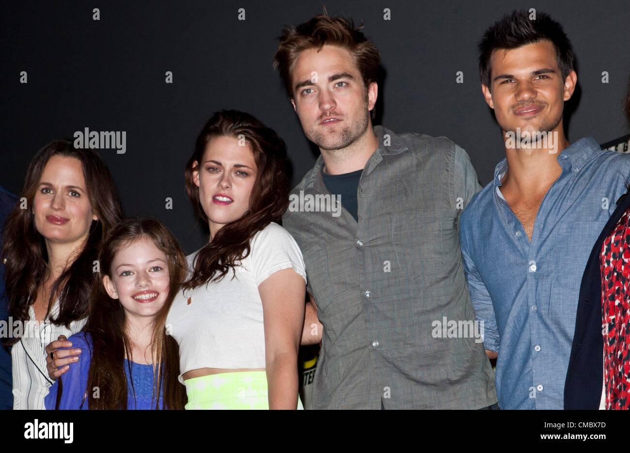Mackenzie Foy And Taylor Lautner