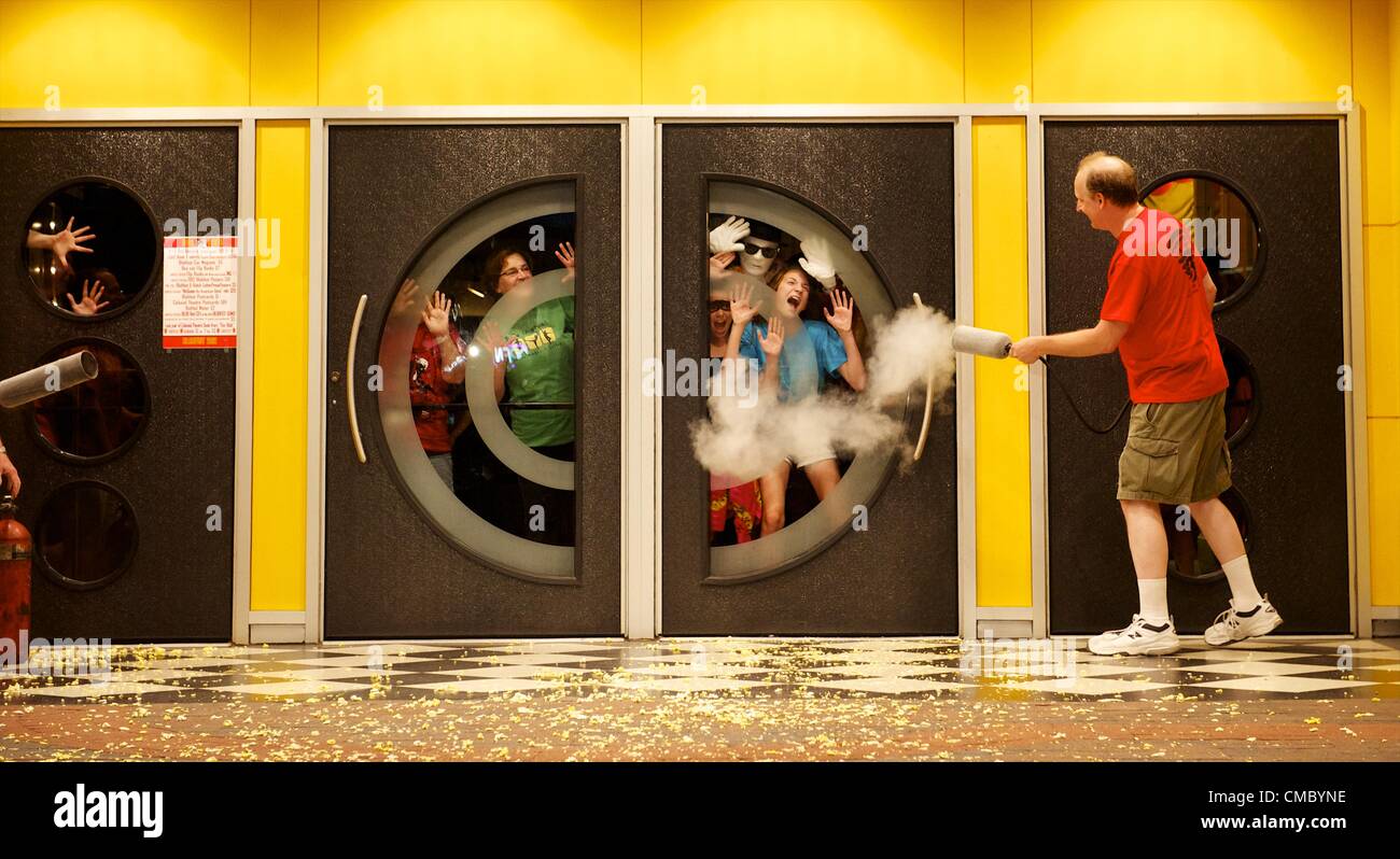 The blob film 1958 hi-res stock photography and images - Alamy