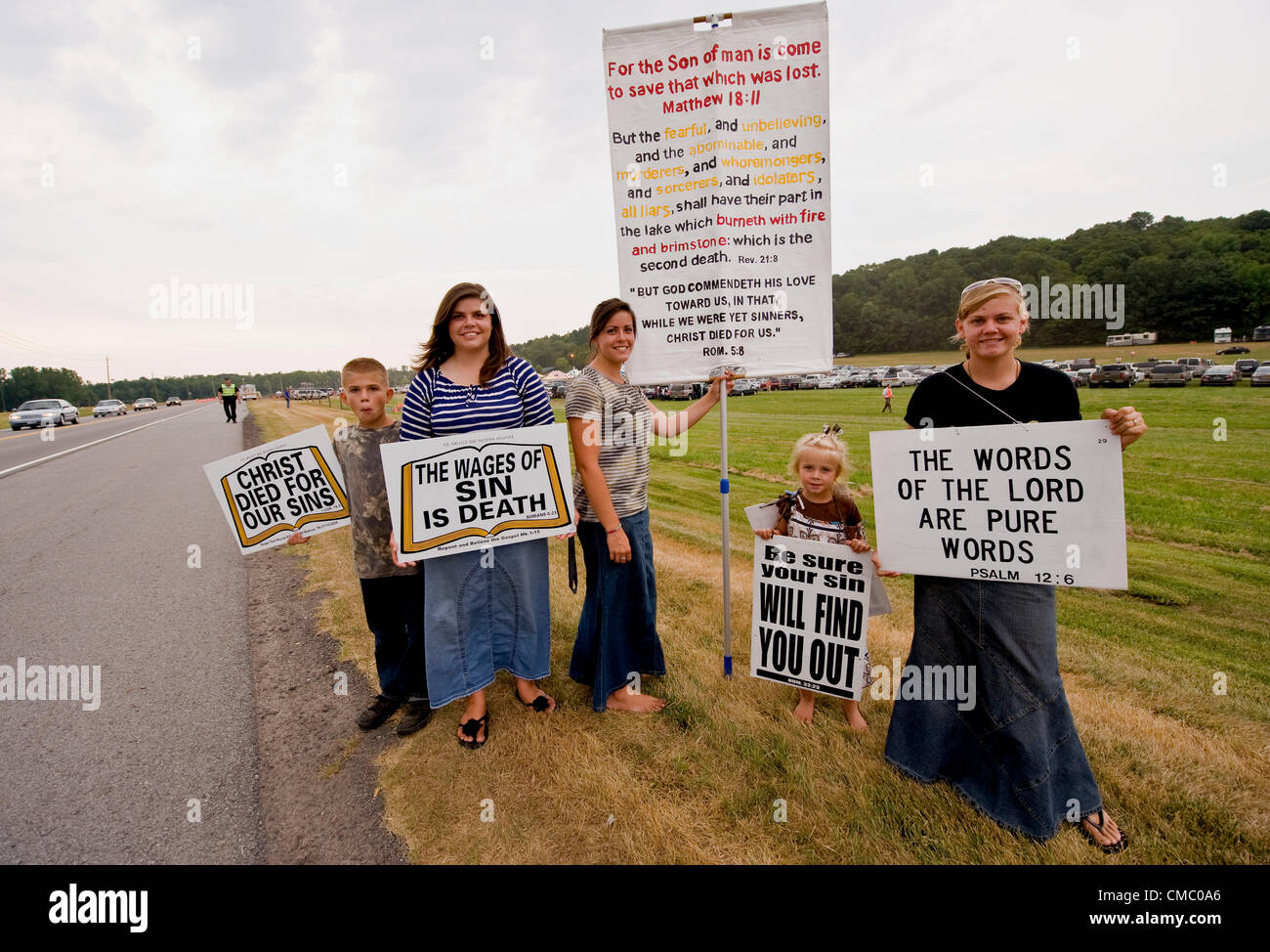 Golden angel moroni mormon hi-res stock photography and images - Alamy
