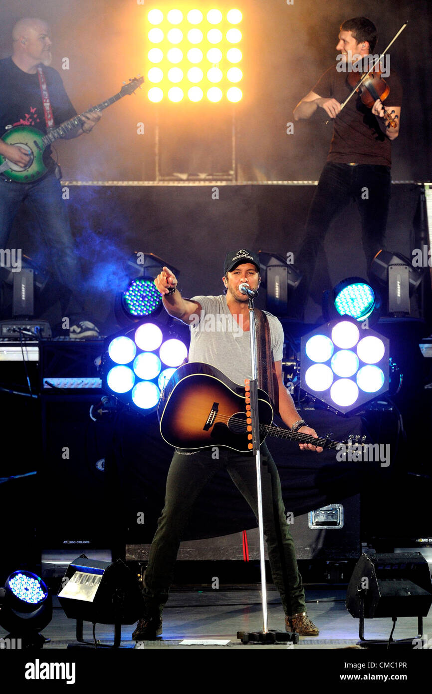 Country music singer luke bryan hi-res stock photography and images - Alamy