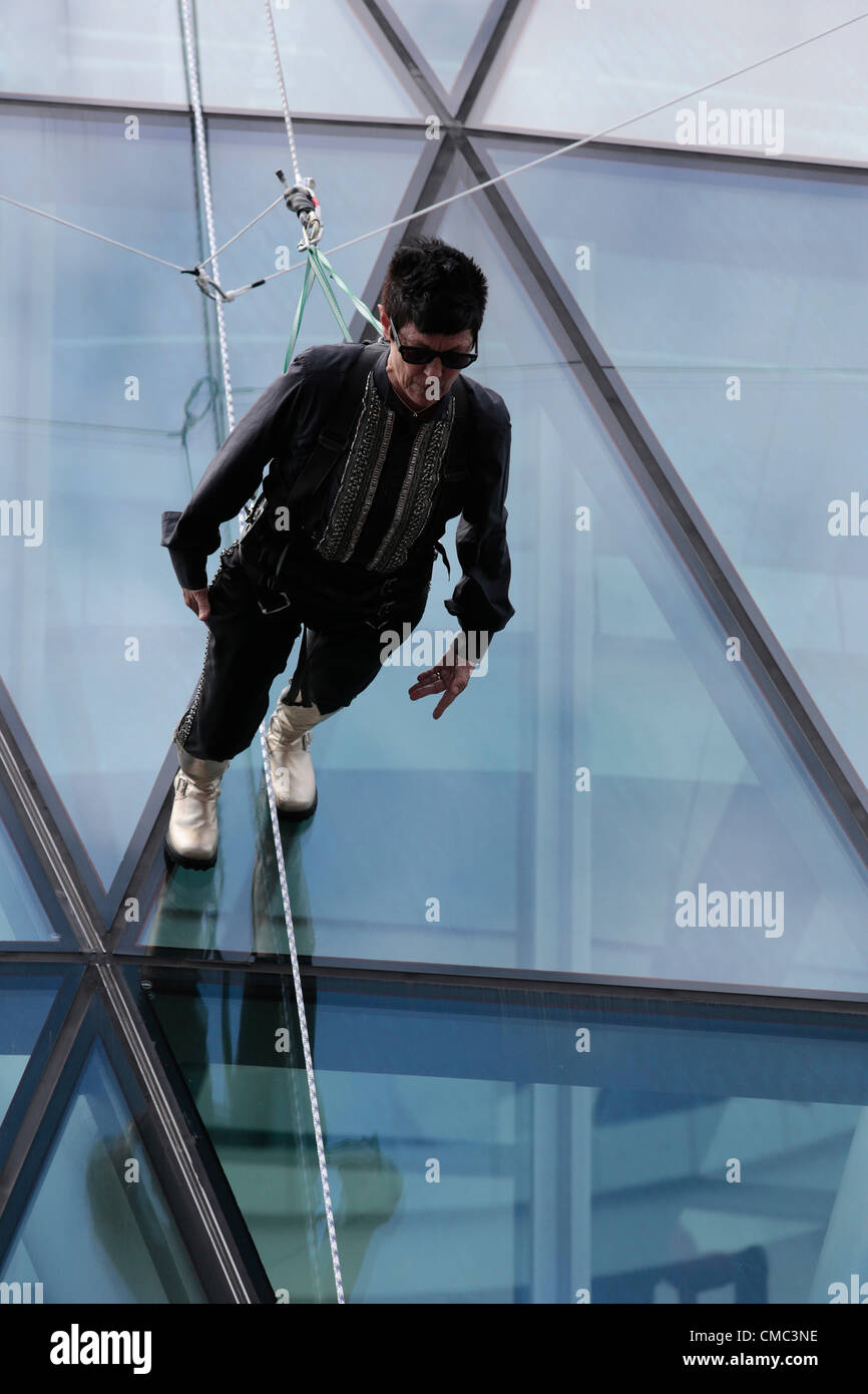 London, England, UK. Sunday, 15 July 2012. SURPRISES: STREB, Elizabeth ...