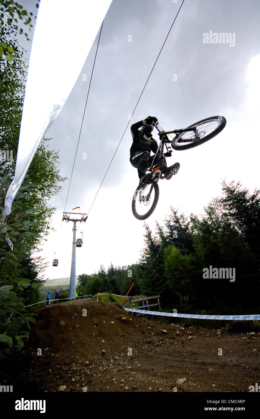 15/07/2012 Competitors tackle the infamous world downhill mountain bike ...
