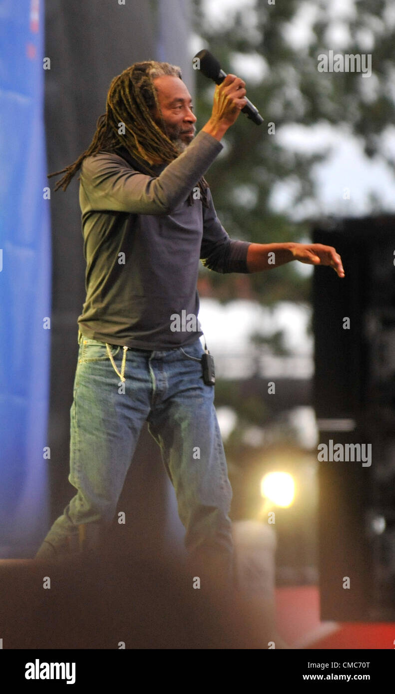 Singer Bobby McFerrin performs during the International music festival ...