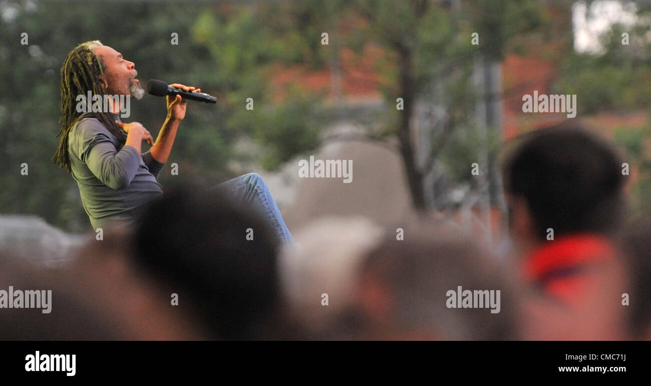 Singer Bobby McFerrin performs during the International music festival ...