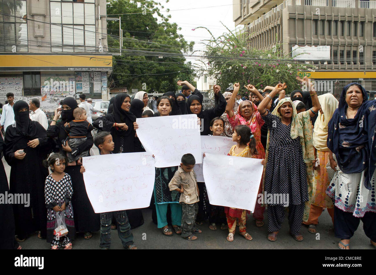 Residents of Khokhrapar chant slogans against rangers operation in ...