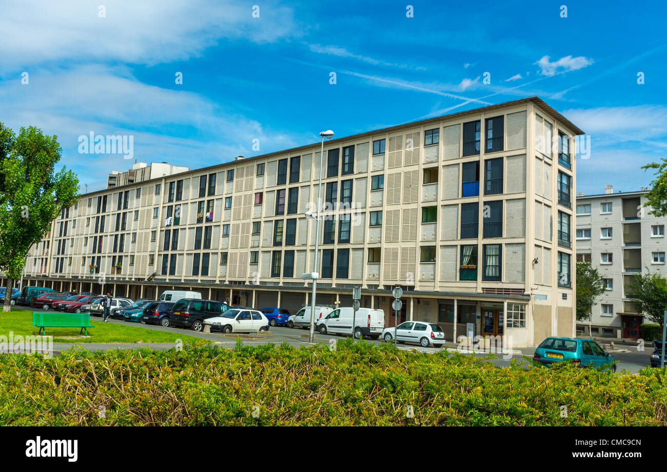 Paris france public housing project High Resolution Stock Photography ...