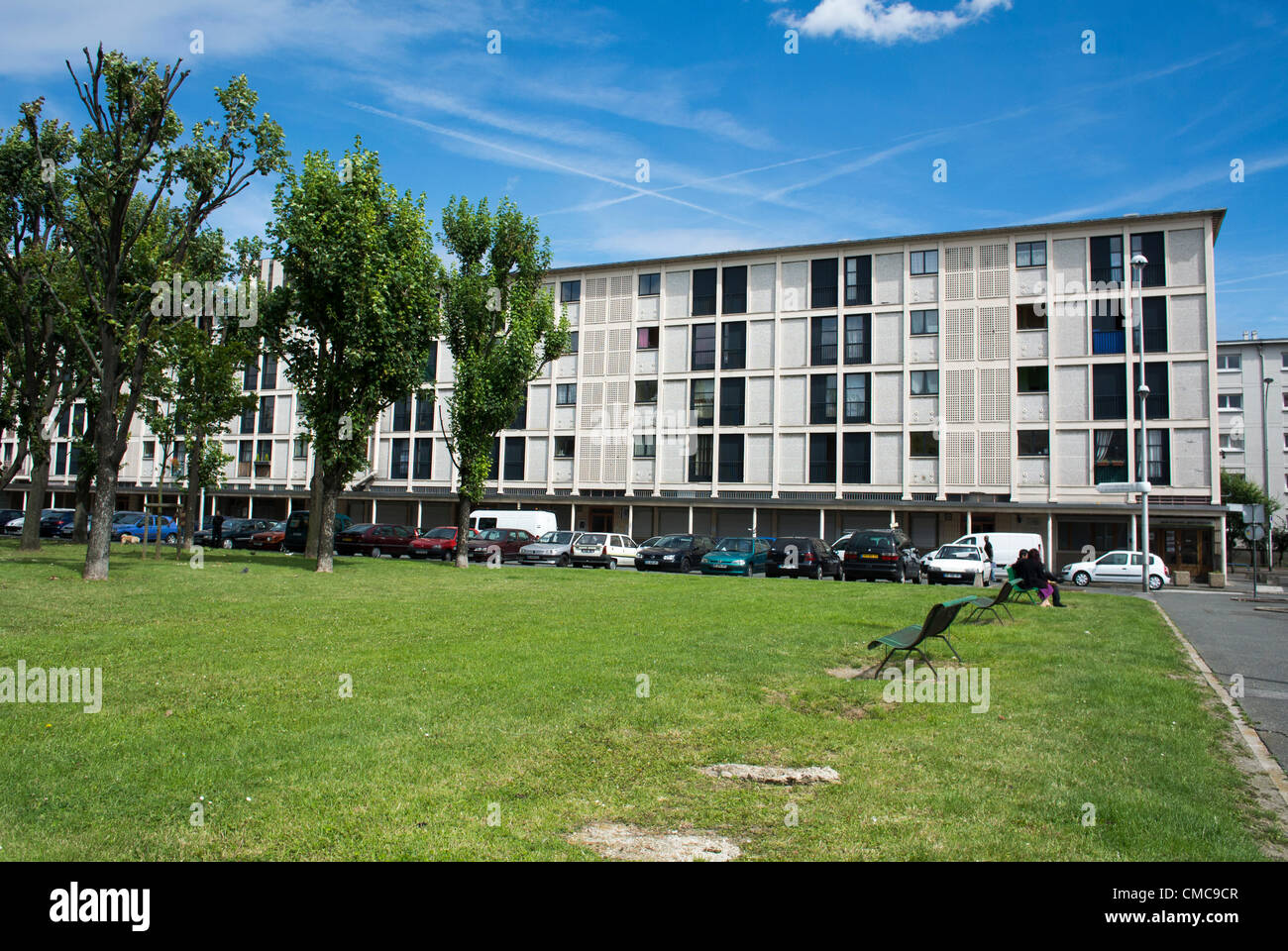 Low income public housing gardens hi-res stock photography and images ...